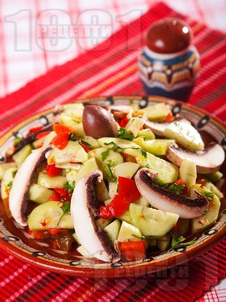 Селска салата с печени чушки гъби печурки и краставици