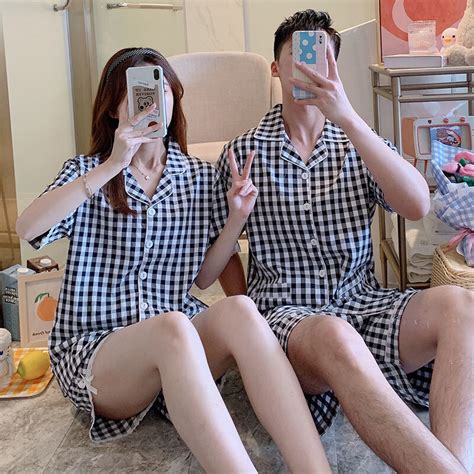 2021 새로운 커플 잠옷 여성 여름 짧은 소매 순수 코튼 격자 무늬 두 조각 세트 남자의 간단한 가정 의류 세트 여성 잠옷 And 홈웨어