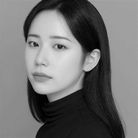 Yui Yasudayui • Threads Say More