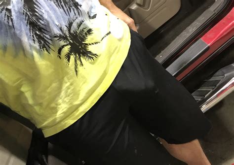 Walking In The Gym Think Anyone Will Notice Scrolller