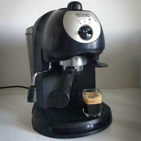 Рожковая кофеварка Delonghi EC221.B. Стоит брать за 6000? от эксперта