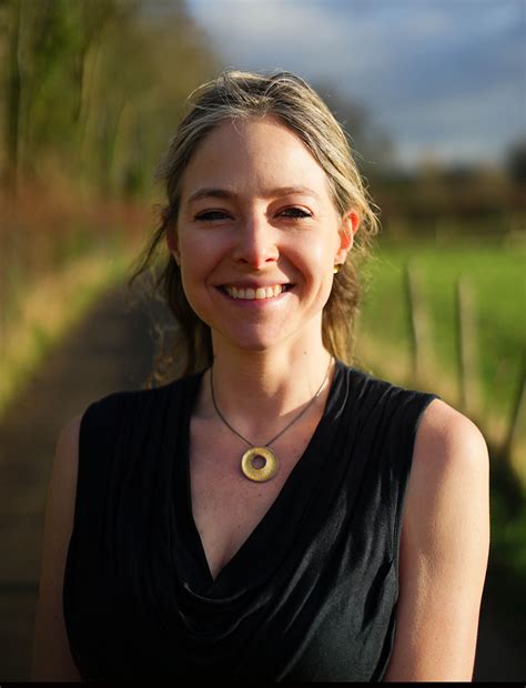 Robert Discover 26 Dr Alice Roberts Ideas Alice University Of