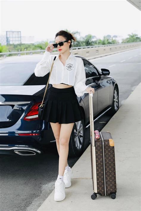 Ảnh Gái Xinh Mặc Váy Xếp Ly Ngắn Thu Hút Mọi Ánh Nhìn