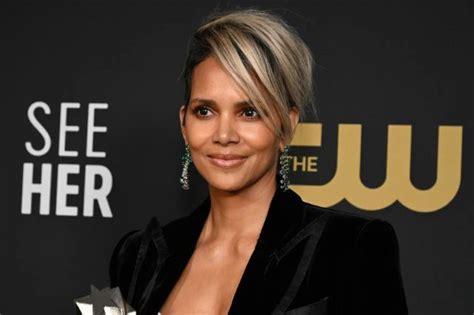 Halle Berry Sexy And Hot Bikini Pictures Wrongsideoftheart