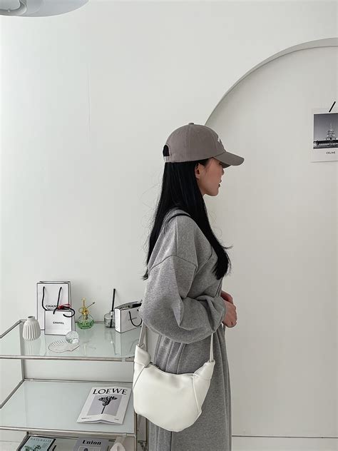 매듭 크로스백 4컬러 반달가방 반달백 데일리 여행 휴대용 캐쥬얼 패션 포인트 무난한 깔끔