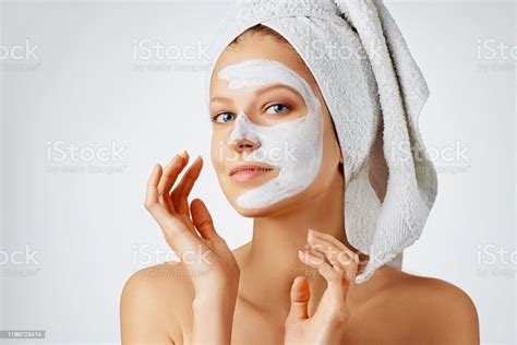 화장품 스킨 케어 페이스 트리트먼트 스파 및 자연의 아름다움 컨셉 가꿔주기에 대한 스톡 사진 및 기타 이미지 가꿔주기 건강관리와 의술 깨끗한 Istock