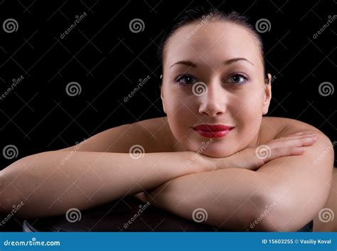 Fille Nue Sur Le Fond Noir Image Stock Image Du Blanc