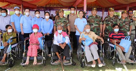 លោកជំទាវ ហ៊ុន ម៉ាណា និង ឯកឧត្តម ឌី វិជ្ជា