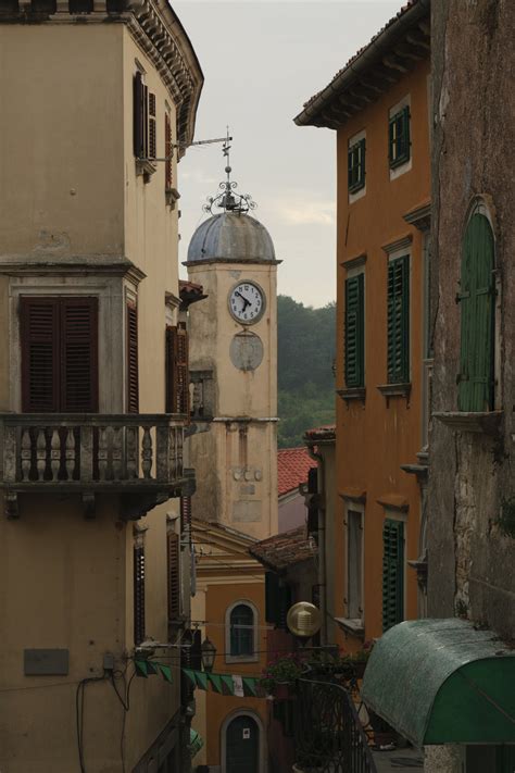 무료 이미지 도로 거리 집 골목 도심 정면 교회에 니콘 크로아티아 유태 교회당 중세 로 비뇨 로빈