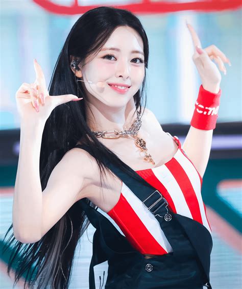 Itzy Yuna Rkpoparmpit
