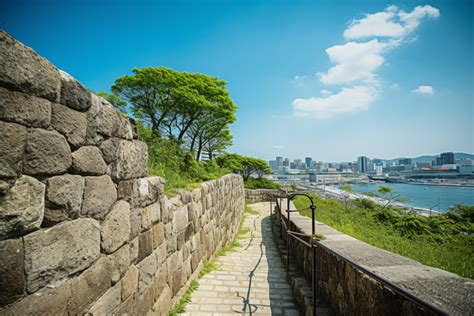 현대적인 기업 구조가 있는 황량한 통로 야간 보기 3d 예술적 연출 건물 벽 벽돌 바닥 현대 건축 배경 일러스트 및 사진 무료 다운로드 Pngtree