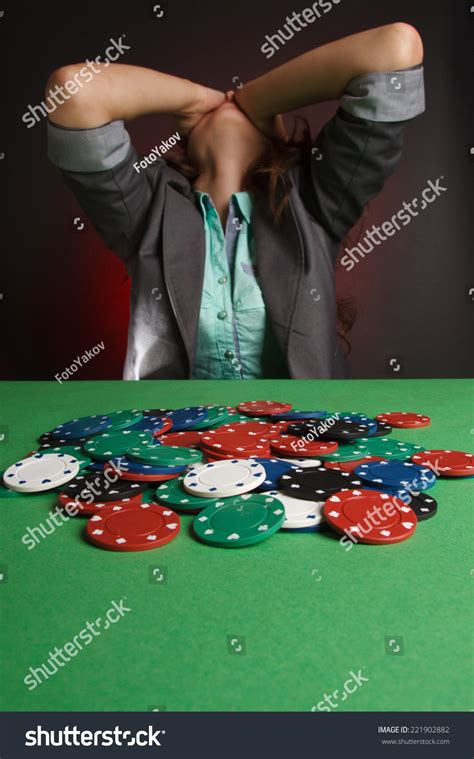포커를 하는 섹시한 여자감정 상실 스톡 사진 Shutterstock