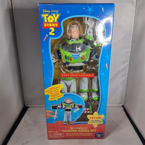 Toy Story Buzz Og Treaktige Leker