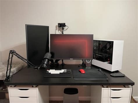 Decided To Clean Up The Gaming Setup Pretty Happy With How It Turned Out R Minimal Setups