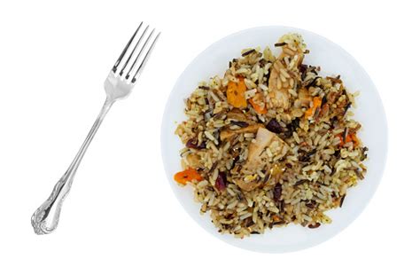 흰색 배경에 고립 된 측면에 포크와 접시에 피칸과 야생 쌀치킨 야생쌀에 대한 스톡 사진 및 기타 이미지 야생쌀 0명 갈색 Istock