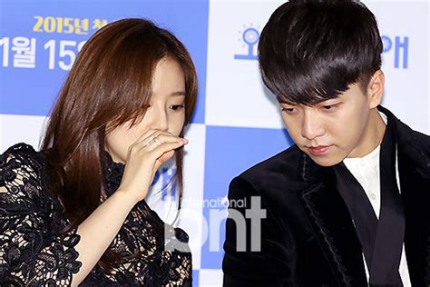 [bnt포토] 문채원 이승기 둘만의 이야기 속닥속닥~ Bnt뉴스