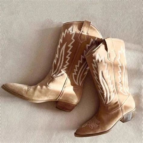 Badu Bg Бродирани каубойски ботуши до средата на прасеца за жени Есен 2023 г Ретро западни