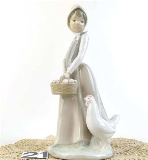 Вінтажна порцелянова статуетка — ціна 1400 грн у каталозі Статуетки Купити товари для дому та