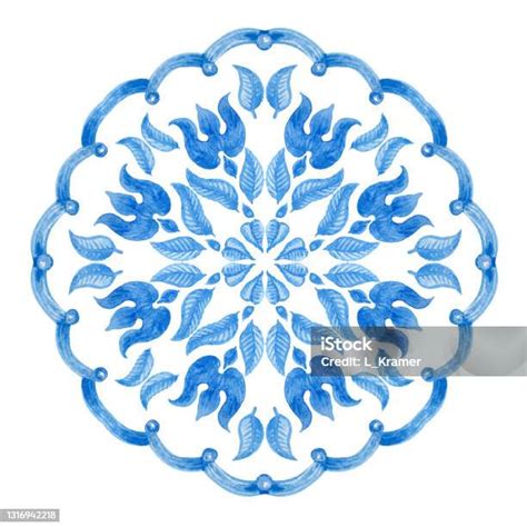 수채화는 지중해 마졸리카 세라믹 페인팅 스타일의 손으로 그린 기하학적 꽃 인디고 블루 장식으로 스페인 타일로 칠했습니다 흰색 배경에 고립 된 벽지 장식 바틱 카펫 인쇄 0