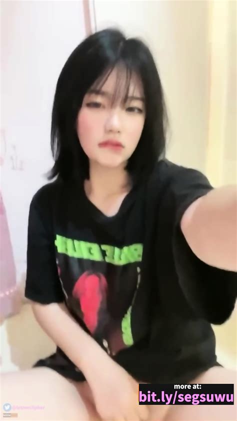 Cutie Asian Teasing Her Pussy