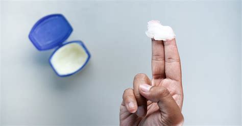 개인 관리 개인 위생 건강 건강 관리 건강과 아름다움 겨울 달래는 대다 돌보다 라이프스타일 로션 매끄러운 매끈함 모이스처라이저 미용 제품 바셀린