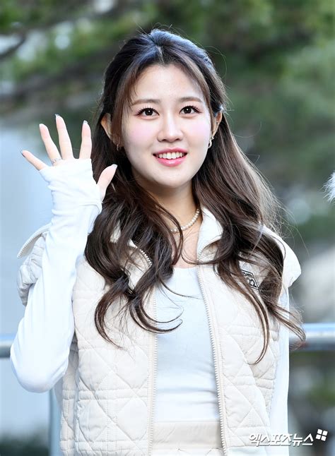 아일리원 아라 예쁜 미소 활짝 엑s Hd포토 네이트 연예