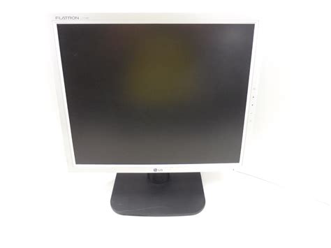 ЖК-монитор 17" LG Flatron L1718S Серебристый