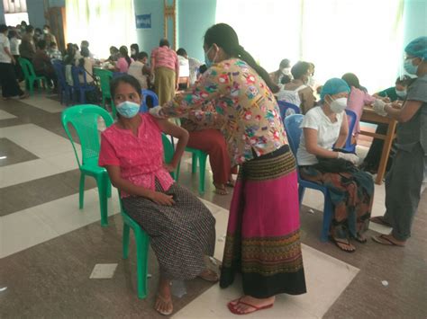 မြင်းခြံမြို့နယ်တွင် စတုတ္ထအသုတ် ပထမအကြိမ် ကိုဗစ် ၁၉ ရောဂါ ကာကွယ်ဆေးများ ဆက်လက်ထိုးနှံပေး