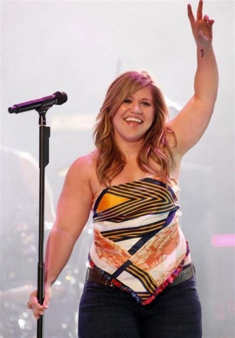 Kelly Clarkson Has Gotten Huge
