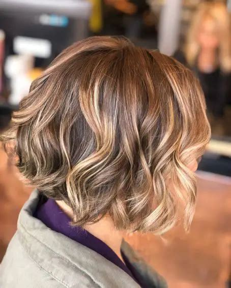 Best Hairstyles For Short Necks