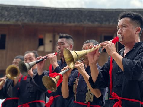 The Red Yao Clothes Hanging Festival Viori