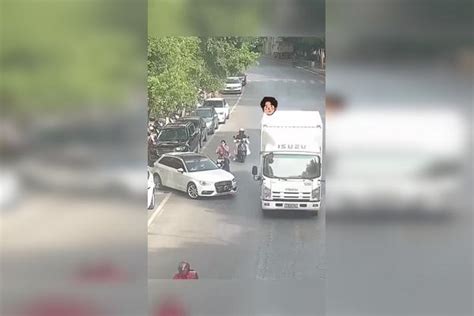 二轮车车主：我以为她要逃逸，结果是 交警：骑二轮车请佩戴安全头盔，开车出车位请注意观察。 头盔 车位 结果
