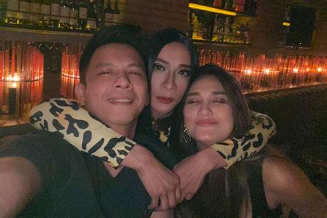 Beredar Foto Mesra Ariel Noah Dan Luna Maya Sosok Ini Disorot