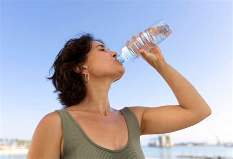 La Ciencia Explica Por Qué Es Normal Tomar Agua Y Continuar Con Sed