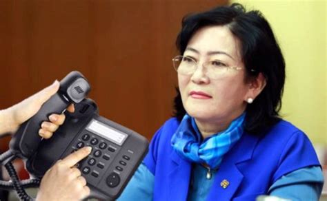 Эрүүл мэндийн салбар утсаар эмчилдэг болтлоо “төгс” хөгжжээ