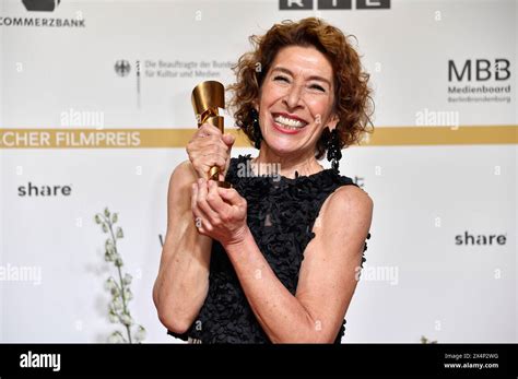 Adele Neuhauser Bei Der 74 Verleihung Des Deutschen Filmpreises 2024