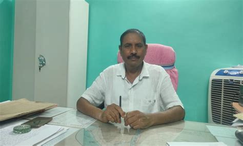 उधवा के अंचल अधिकारी का शव बंद कमरे में मिला