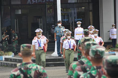Rektor Unhan Ri Sematkan Bintang Praditya Untuk Kadet Mahasiswa S1 Unhan Ri Berprestasi Dan