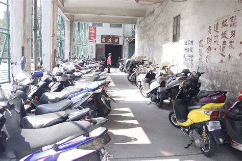 社區安全炸彈隨時爆？ 殭屍車湧入橫街窄巷 澳門力報官網