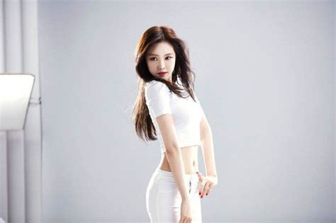 나은 보배드림 레이싱모델 패션 스타일 하얀 드레스 소녀