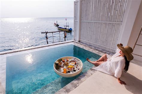 Readme Me บ้านรินรักษ์ เกาะล้าน พาชมห้องพัก Seaview Pool Villa ใหม่ไฉไลมาก 🏝🛶