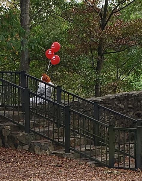 When You Find Pennywise At The Park It Is Definitely Time To Leave R Pics