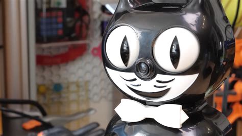 Making A Kit Kat Clock Even Creepier Hackaday