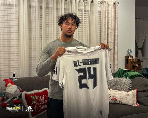 Senior Nigel Smith Honored As 2024 All American Cardinal Connection