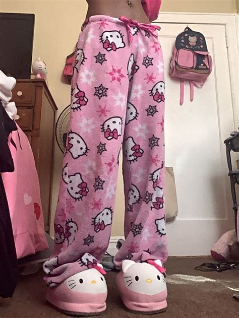 Pin By Shadae On Hello Kitty 🎀 Hello Kitty Clothes Sanrio Clothes