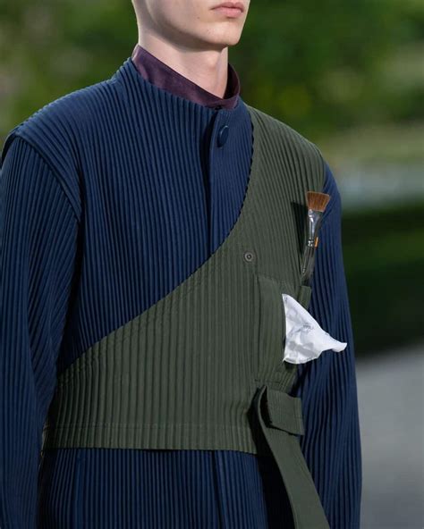 Issey Miyake Homme Plissé Collection 2025