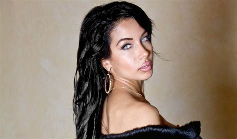 Γνωρίστε την μελαχρινή θεά Nasia Jansen ΦΩΤΟ Video