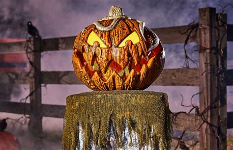 Spirit Halloween Animatronics Rise From The Grave For 40th Anniversary