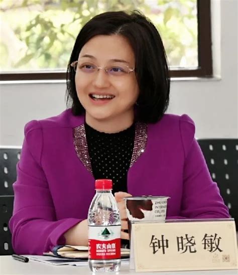 市台办主任钟晓敏走访调研南侨食品金山区一厂和海峡两岸（金山）青年创业就业基地