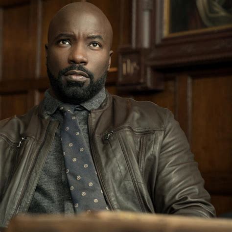 ¿cuánto Mide Mike Colter